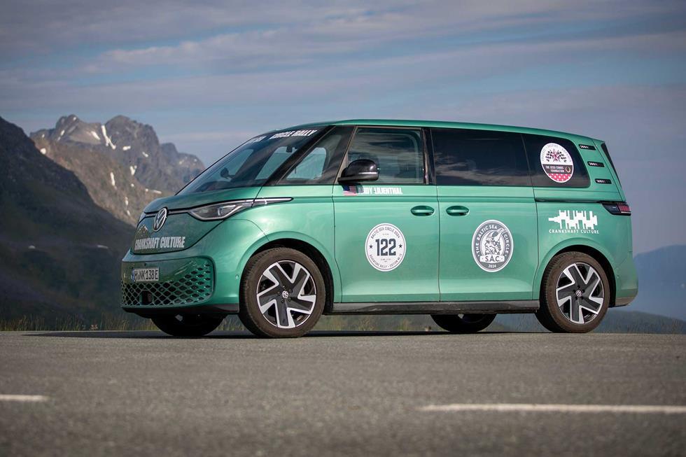 Real-Life Comparison: 2025 Volkswagen ID. Buzz EV from North America vs ...